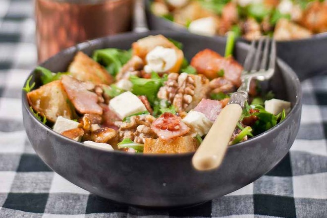 Bacon, Feta and Hazelnut Salad - a quick and complete meal